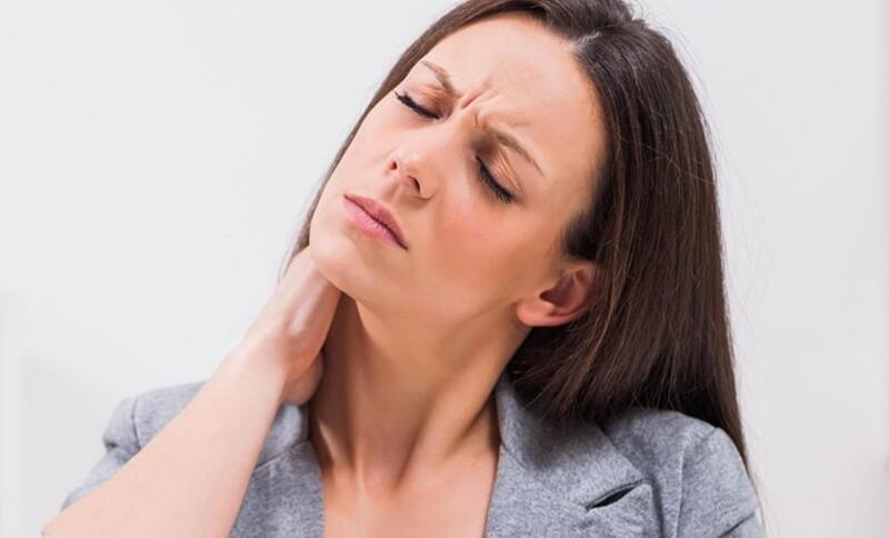 Giữ Thói Quen Lắc Cổ Kêu Răng Rắc Có Sao Không?